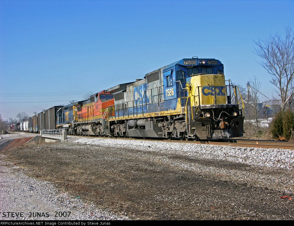 CSX 7586,BNSF 845, CSX 8315